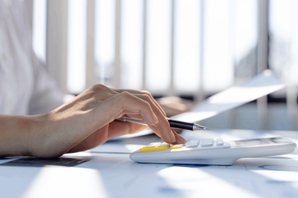 Entenda melhor a diferença entre a conta corrente e poupança | Blog C6 Bank